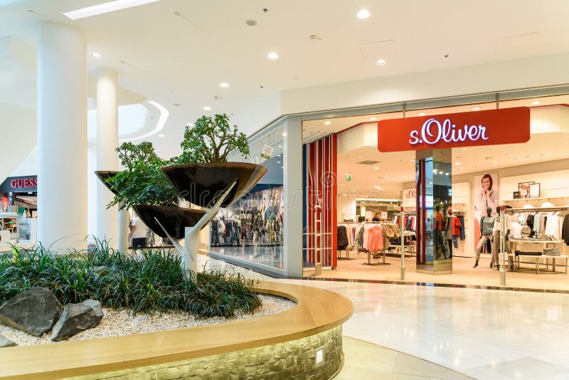 S Oliver Store redaktionell bild. Bild av lyxigt, tuktur - 67486246