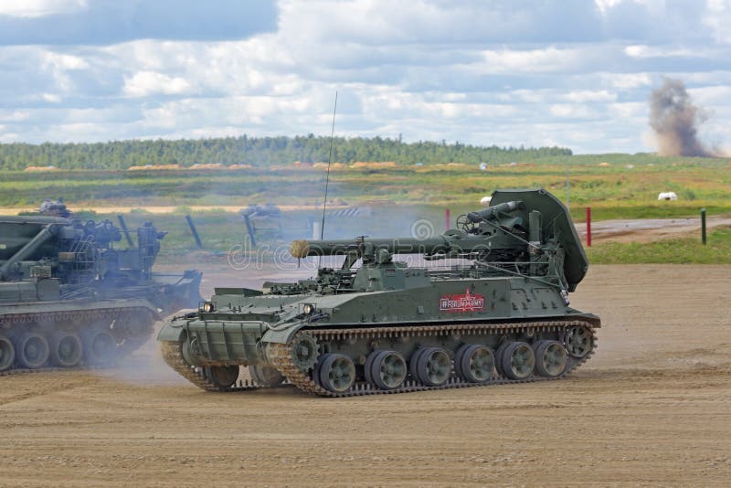 2S4 Tyulpan redaktionelles bild. Bild von militärisch - 127551625