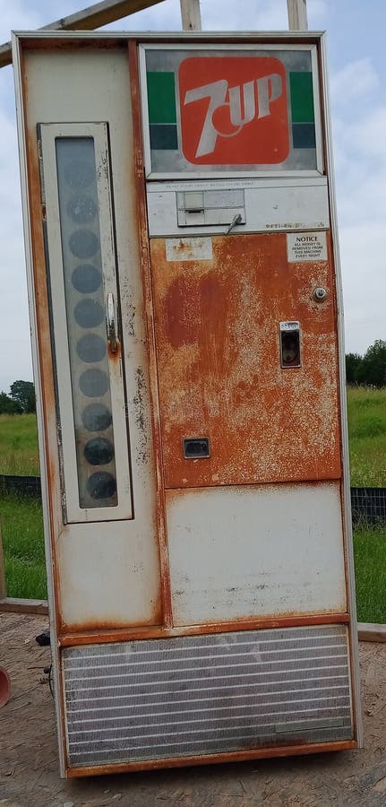 1970s Vintage 7up machine editorial photo. Image of vending - 221132846