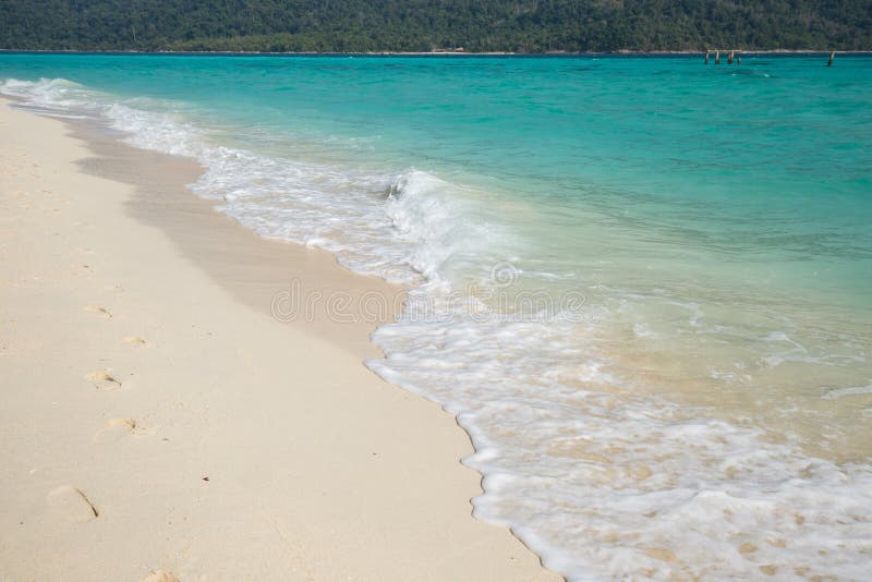 Sabbia e mare fotografia stock. Immagine di mare, paesaggio - 80176360