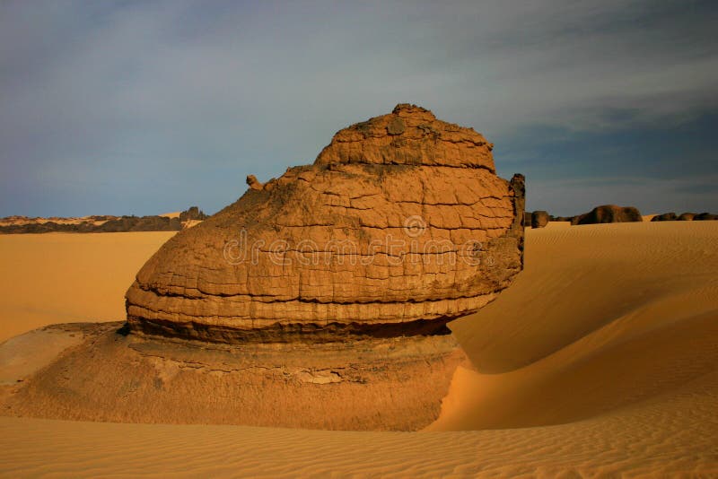 Oscille le tahaggart image stock. Image du sable, afrique - 7772197
