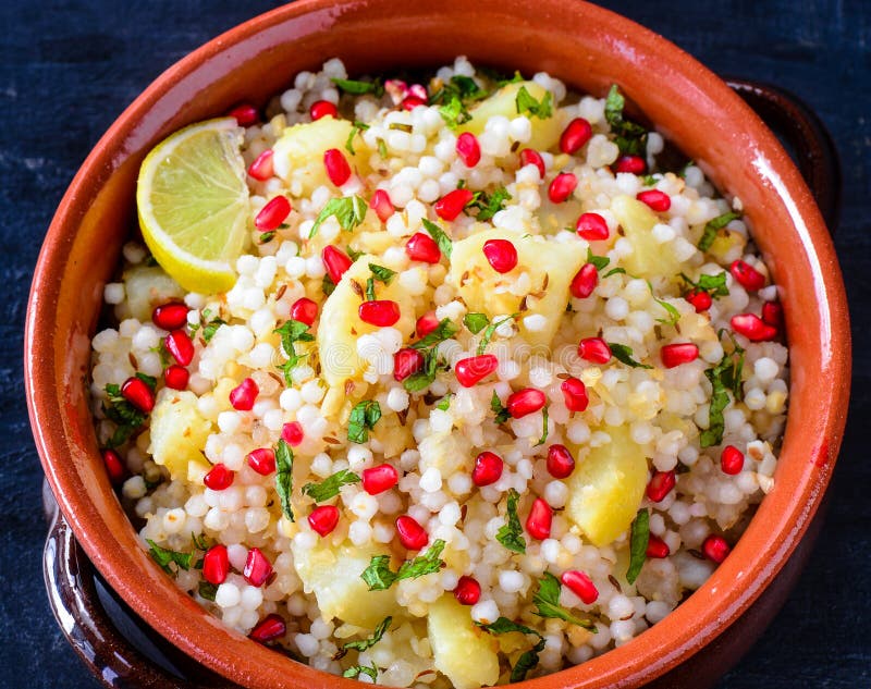 Sabudana Khichdi -comida De Perla Sago Imagen de archivo - Imagen de ...