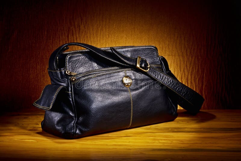 Sac de main en cuir image stock. Image du bois, accessoires - 24503373