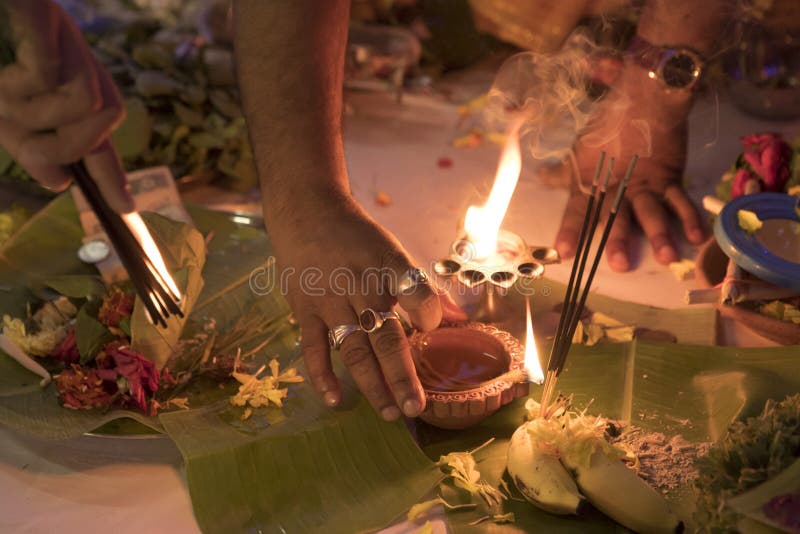 Rituales hindúes imagen de archivo editorial. Imagen de devoto - 11854674