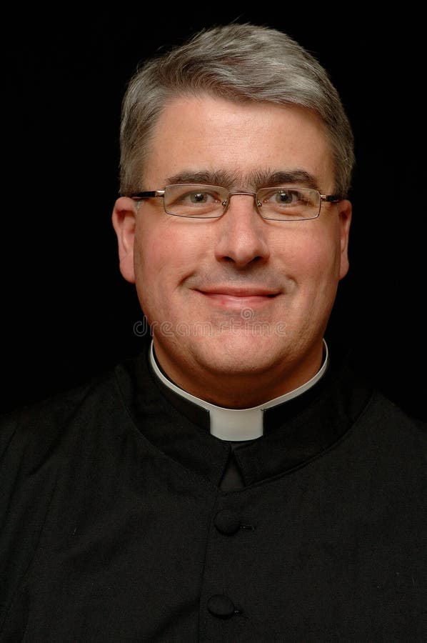 Sacerdote Sorridente fotografia stock. Immagine di gentile - 2150612