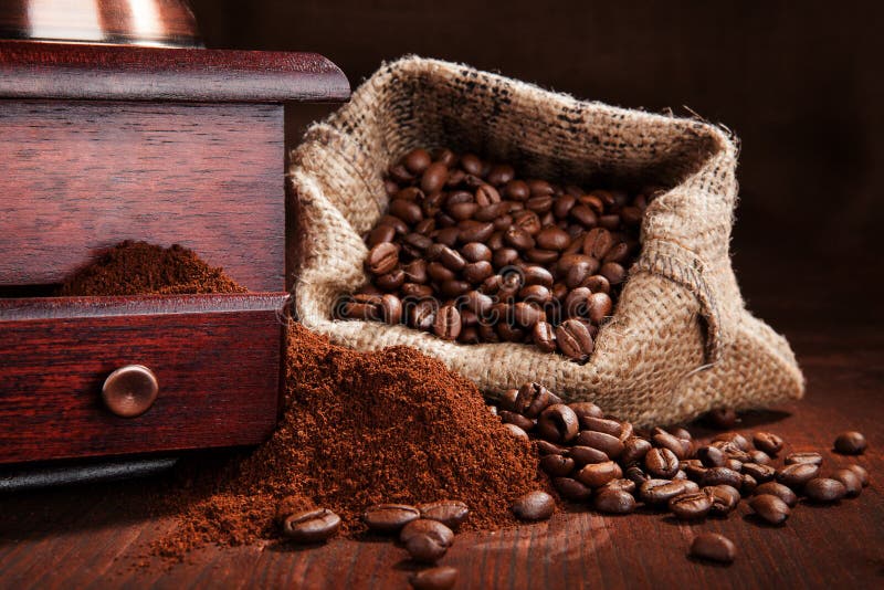 Saco Con Los Granos De Café. Foto de archivo - Imagen de tradicional ...