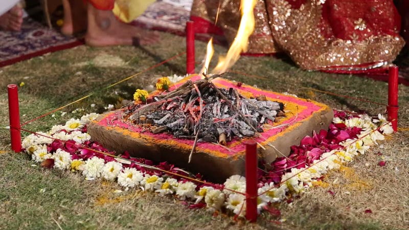 Traditional Hindu Wedding Ceremony: Capturing Sacred Fire Rituals in ...