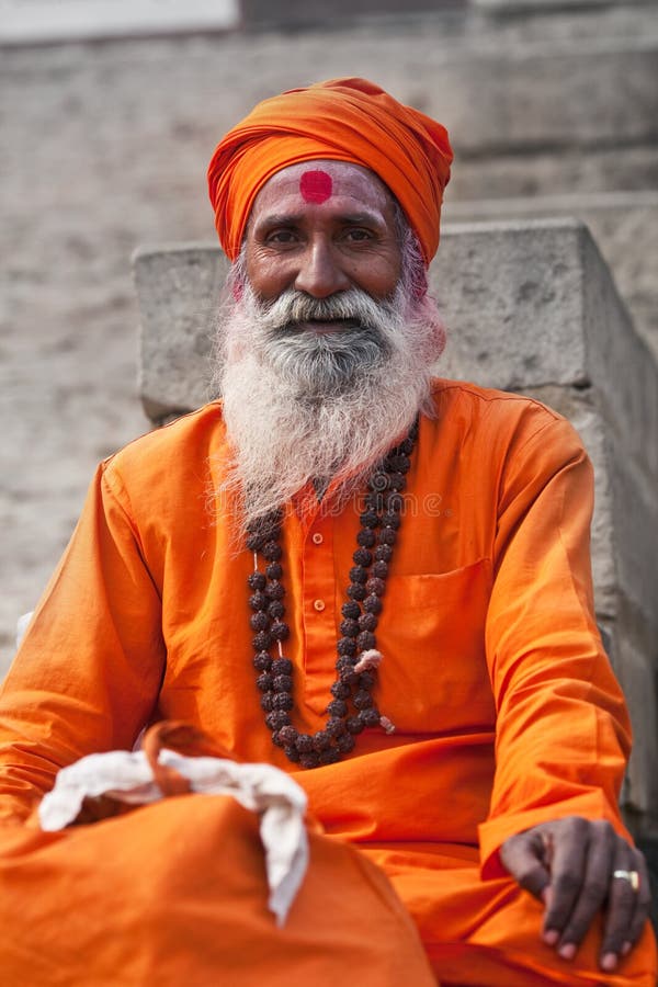 Sadhu. Varanasi. India foto editorial. Imagen de hombres - 34771406