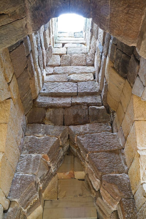 Sadok antique Kok Thom photo stock. Image du culture - 38948258