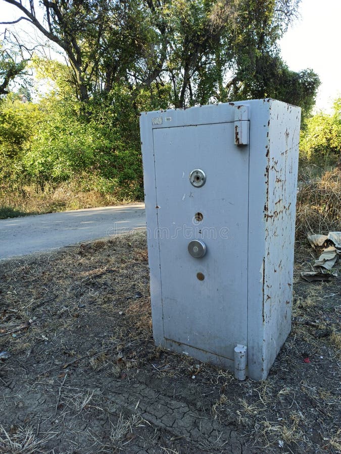 Broken safe box stock image. Image of safe, hammer, save - 544143