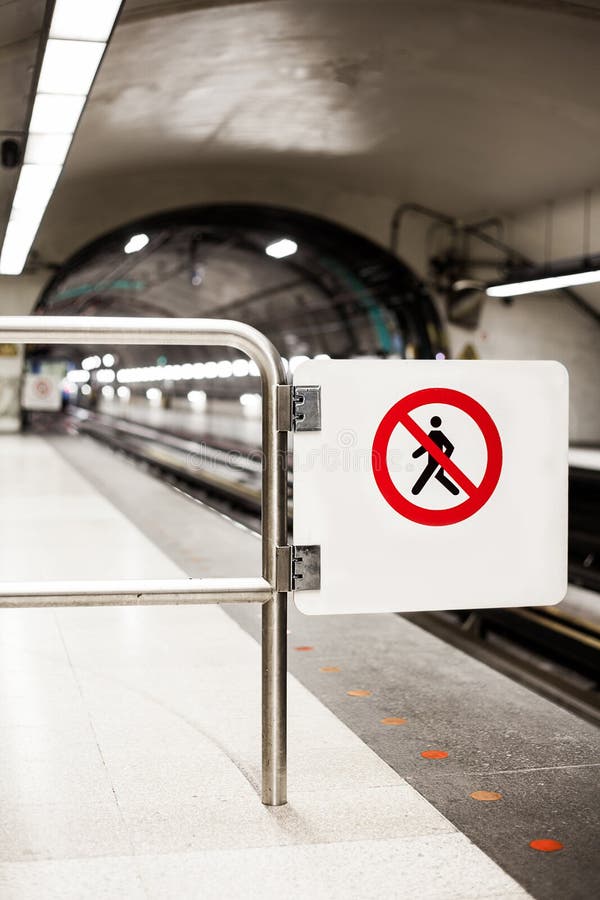 Safety Interdiction Sign (Do Not Cross) on a Subway Platform Stock ...