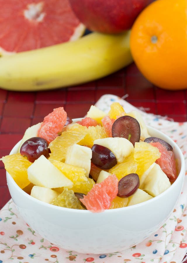Saftiger Fruchtsalat stockbild. Bild von nave, nahrung - 29230693