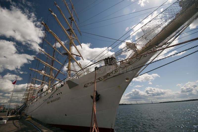 Sailboat and Bridge editorial photography. Image of mlodziezy - 25169907