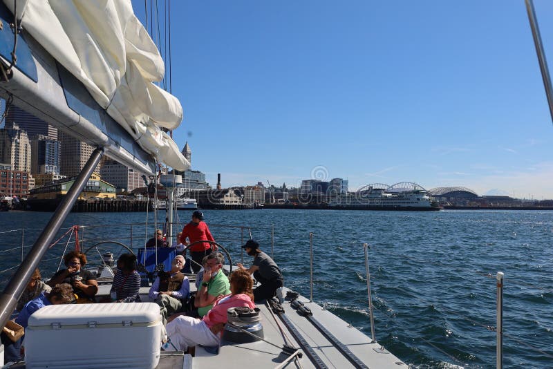 Sailing on the Lake Near Downtown Seattle Editorial Stock Photo - Image ...