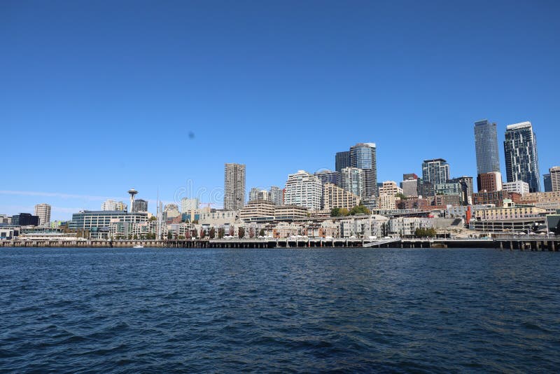 Sailing on the Lake Near Downtown Seattle Editorial Stock Image - Image ...