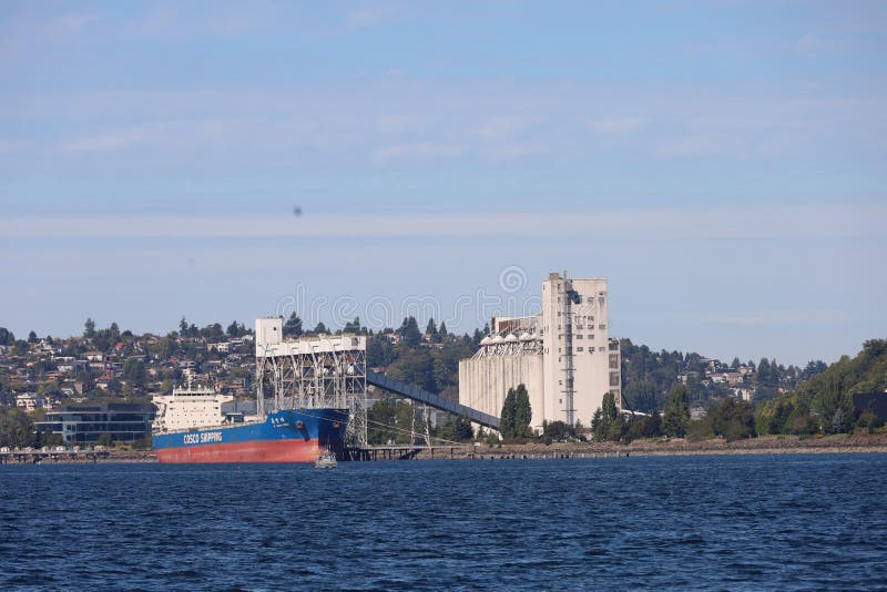 Sailing on the Lake Near Downtown Seattle Editorial Photography - Image ...