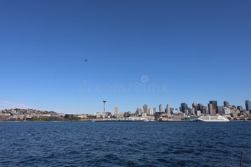 Sailing on the Lake Near Downtown Seattle Editorial Photo - Image of ...
