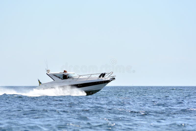 Sailing and power boat editorial photography. Image of launch - 42790512