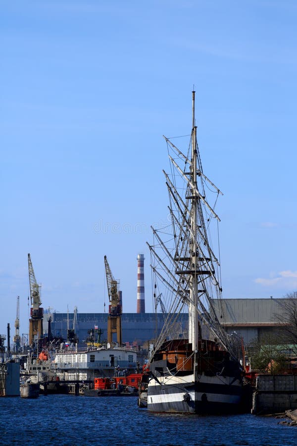 Sailing Ship At The Port Take Off Mast. Picture Image: 5037479