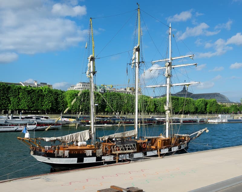 Sailing ship on Seine stock image. Image of mast, sail - 87653795