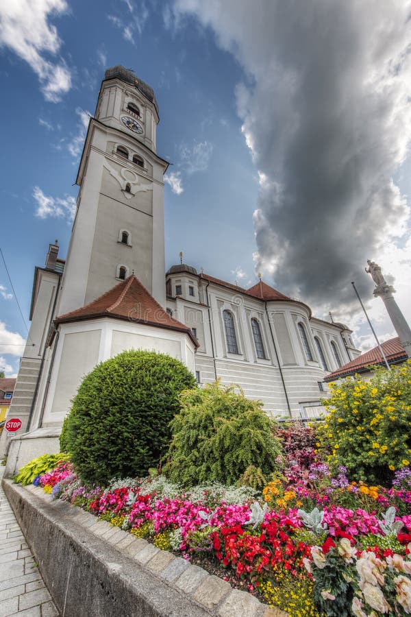 Saint Andreas Church with Flower Borders Close Redaktionelles ...