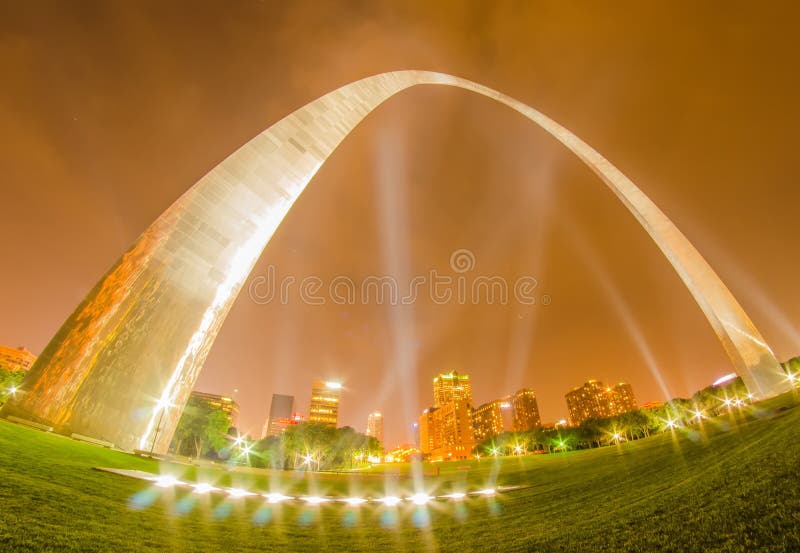 Saint Louis Gateway Arch and Downtown Skyline Editorial Photography ...