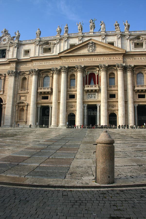 St. Peter Church in Vatican Editorial Stock Image - Image of roof, gold ...