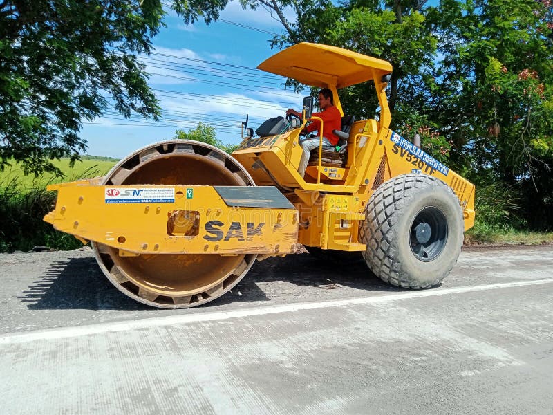 Sakai Sv520tf Vibratory Soil Compactor Editorial Photography - Image of ...