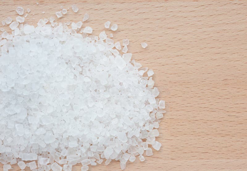 Granos De La Sal De Roca Y De La Pimienta Negra Imagen de archivo ...