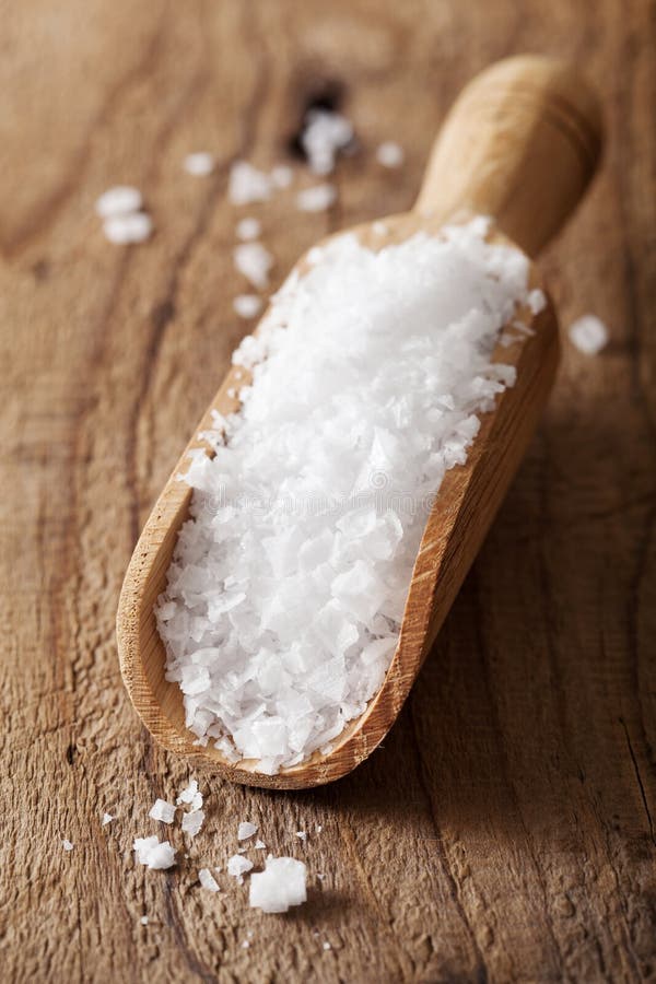 Sal Del Mar En Cucharada De Madera Imagen de archivo - Imagen de ...