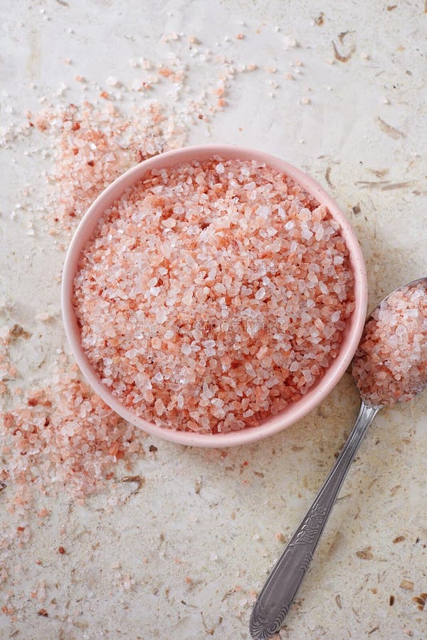 Sal himalayan cor-de-rosa imagem de stock. Imagem de mineral - 106797743