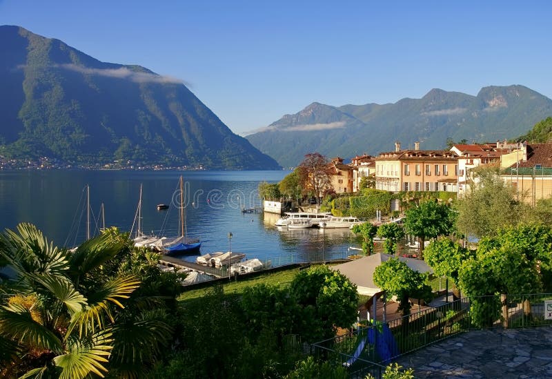 Sala Comacina, See Como in Italien Stockbild - Bild von alpen, wasser ...