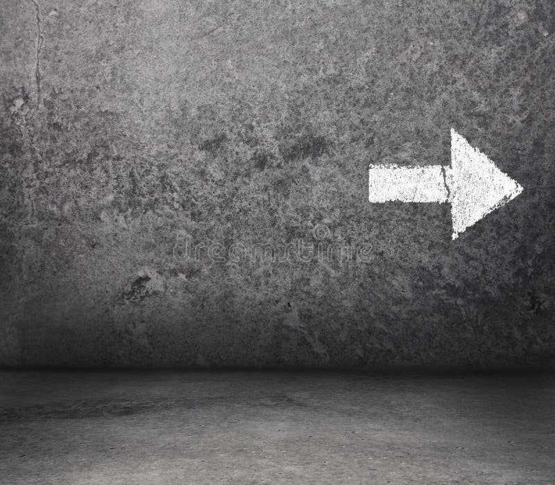 Sala Concreta Com a Seta Na Parede Imagem de Stock - Imagem de quarto ...
