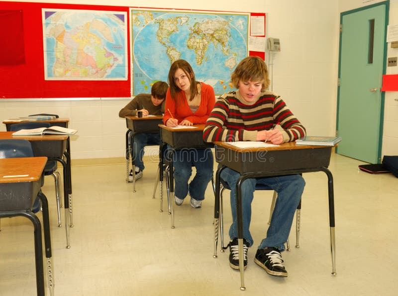 Sala De Aula Da High School Imagem de Stock - Imagem de colega, pupila ...