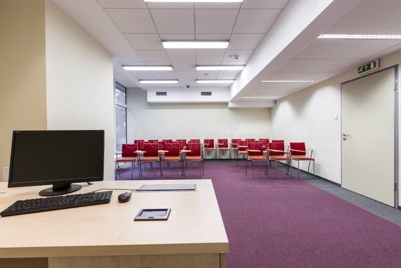 Sala De Aula Moderna Para Um Prazer Do Estudo Foto de Stock - Imagem de ...