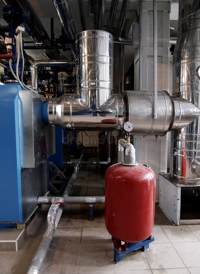 El Interior De Una Sala De Calderas Moderna De Gas Con Las Bombas ...