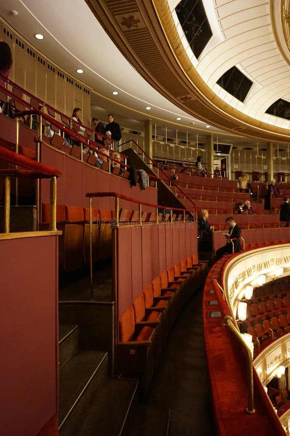 A Sala De Concertos Enorme Da Viena Opera Nacional Foto Editorial ...