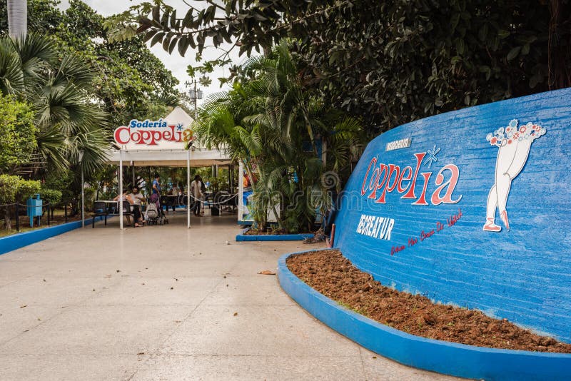 Parque Del Helado De Coppelia En La Habana Imagen editorial - Imagen de ...