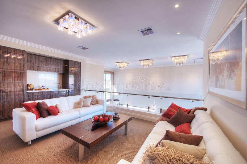 Sala De Visitas Moderna Com Sofá Branco Foto de Stock - Imagem de contemporâneo, cadeira: 26670646