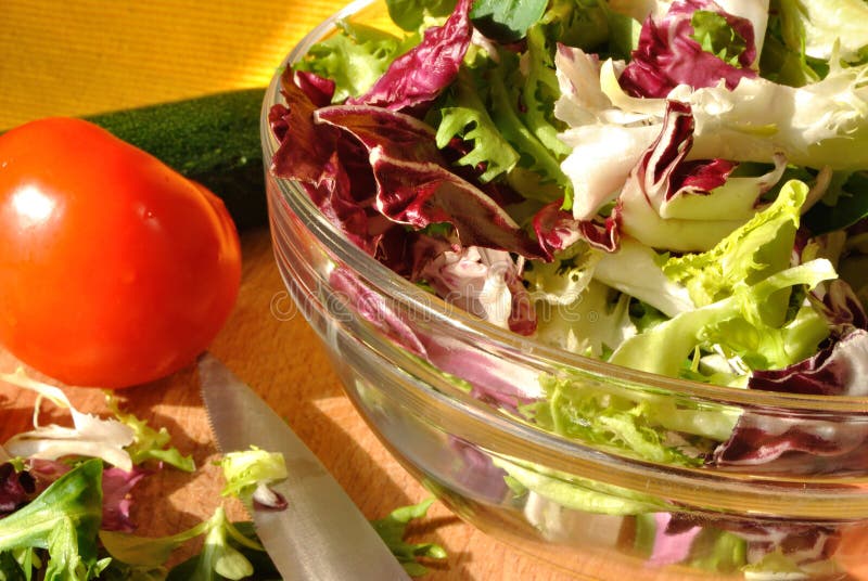 Salada italiana foto de stock. Imagem de azeitona, tomates - 18981588