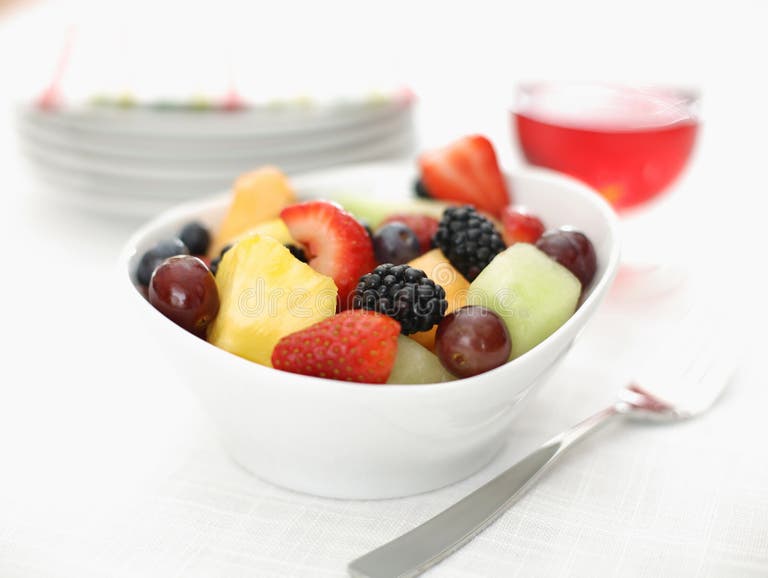 Salade de fruits photo stock. Image du mûre, raisins, salade - 2144862