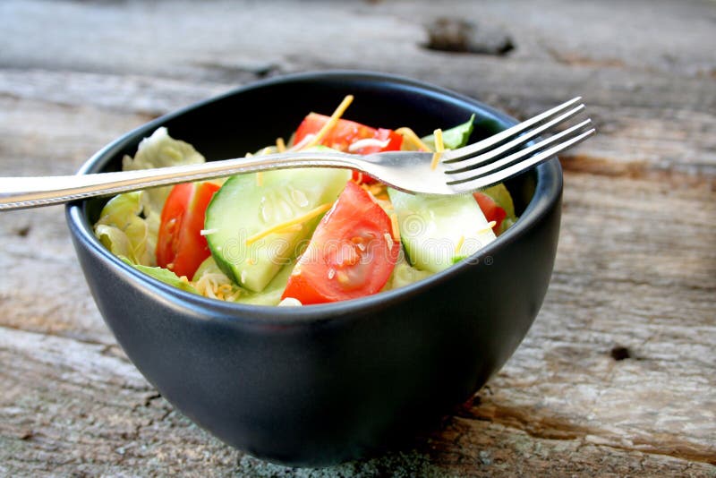 Salade de maison image stock. Image du texture, graines - 6951331