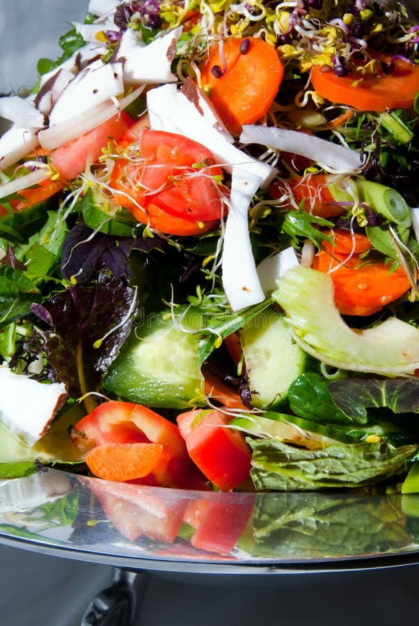 Salade mixte photo stock. Image du nourriture, légumes - 17595324