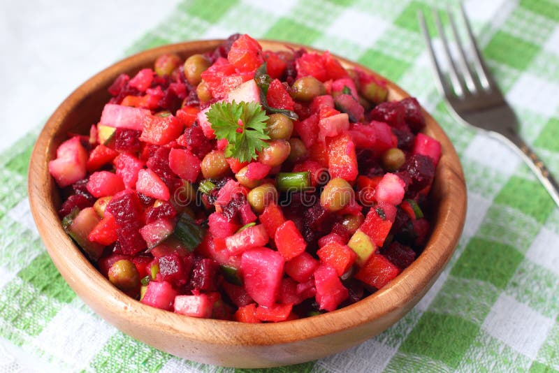 Salade Russe De Betteraves Avec Des Harengs Image stock - Image du ...