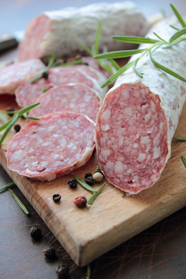 Salami stockbild. Bild von nahaufnahme, salami, würzig - 44116283