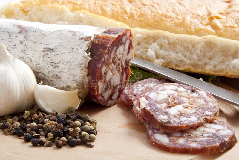 Salami italiano imagen de archivo. Imagen de placa, salami - 15815183