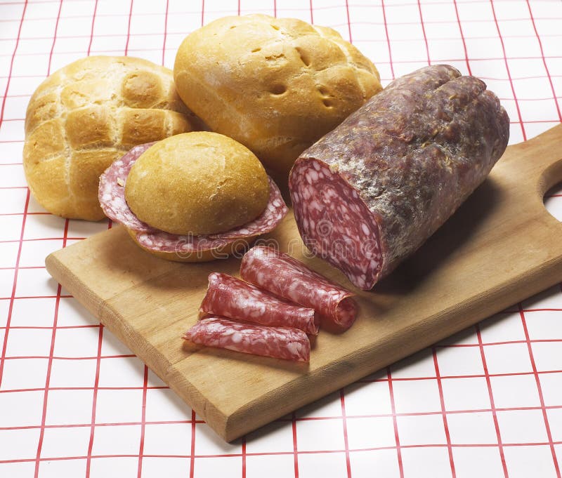 Salami italien photo stock. Image du viande, saucisse - 18194278