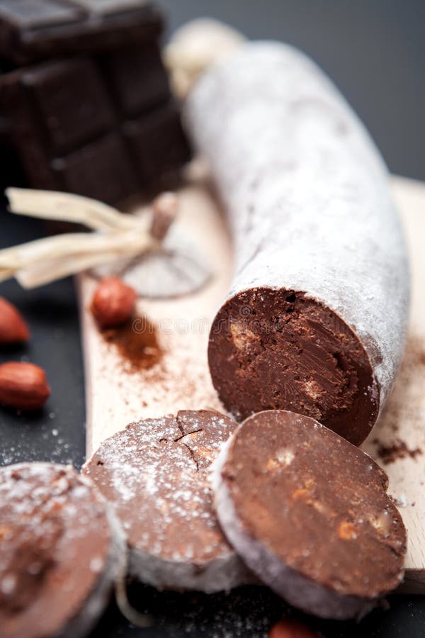 Salami Van Chocolade Op Hakbord Stock Foto - Image of smakelijk ...