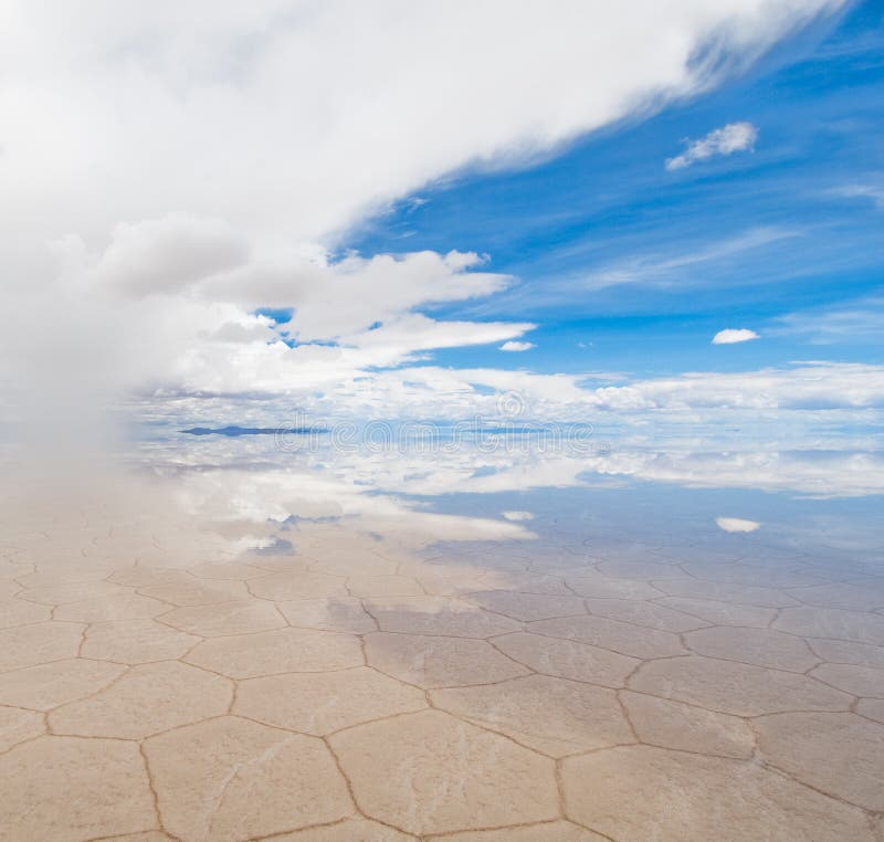Salar De Uyuni, Lago De Sal En Bolivia Imagen de archivo - Imagen de ...