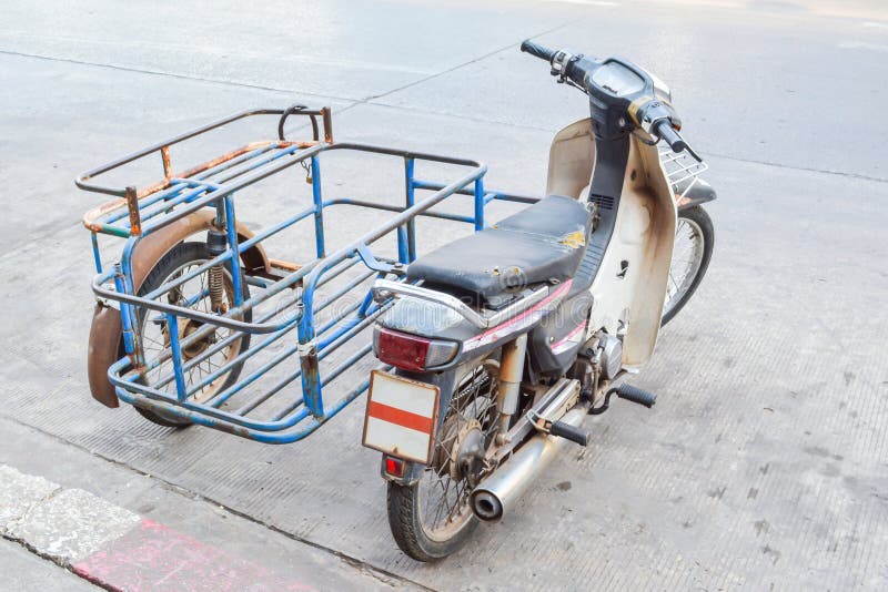 Saleng, Thai Three Wheel Motorcycle Stock Photo - Image of color ...